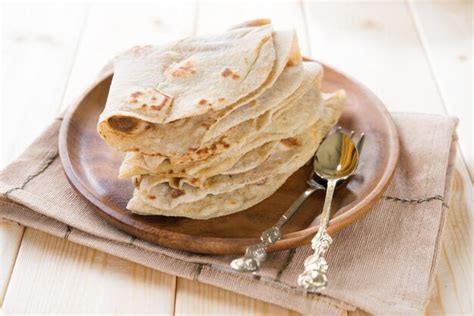 Premium Photo High Angle View Of Chapattis In Plate On Table