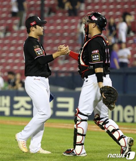 승리 지킨 박영현·장성우 네이트 스포츠
