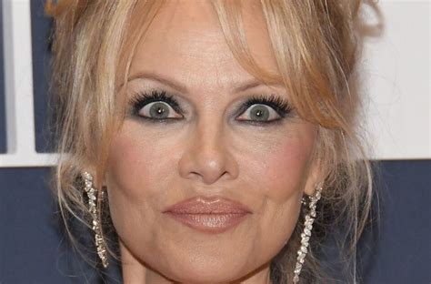 Du bist immer noch so schön wie in den 90ern 55 jährige Pamela
