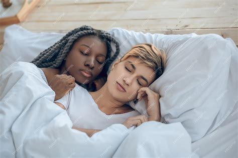 Premium Photo Sleeping Together Two Girls Lying On The Bed And Sleeping