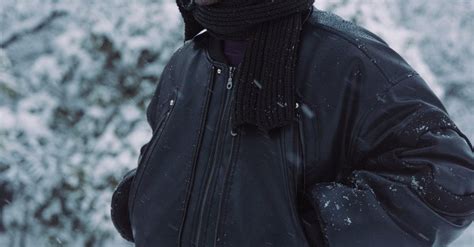 눈 덮인 상하이의 세련된 겨울 패션 · 무료 스톡 사진