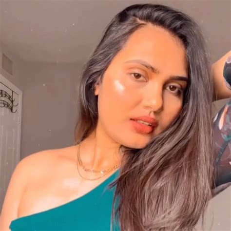 Amisha Amishapatel • Threads Say More