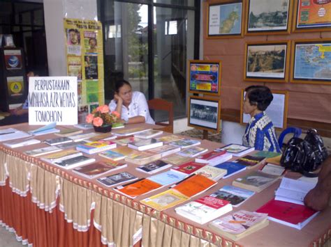 KOTA MANADO Pameran Perpustakaan Bertempat Di Halaman Badan Arsip