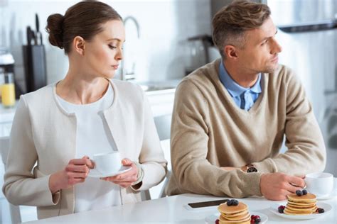 11 Solid Reasons Why Your Friend Doesnt Maintain Eye Contact With You