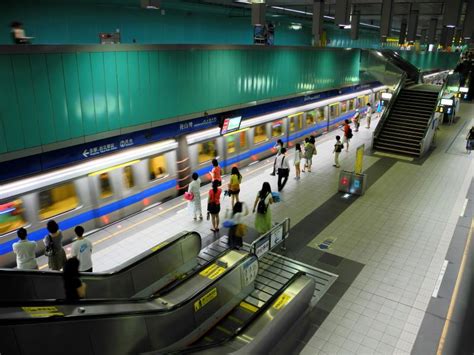 乘客搭捷運被不明物刺傷！北捷緊急回應 衛視新聞