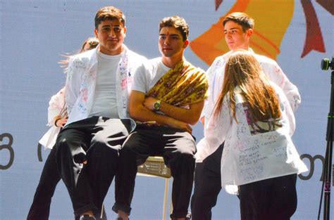 ჩიბათის საჯარო სკოლა დიდი სადღესასწაულო განწყობა და ენთუზიზმი