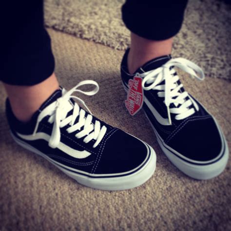 Old skool Vans! My absolute favorite shoes! Wore these all thru High ...