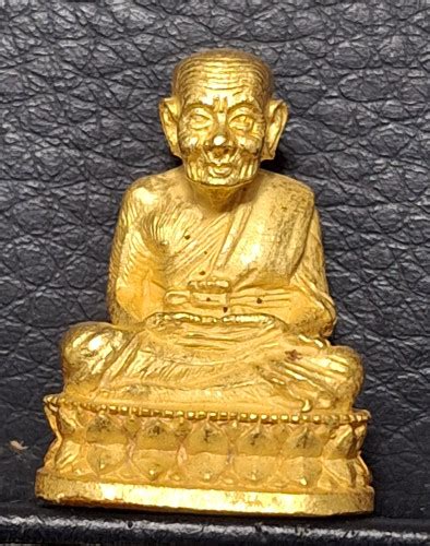 รูปหล่อหลวงปู่ทวด รุ่นสร้างเจดีย์ ปี2533 พิมพ์กลาง เนื้อทองคำ หนัก 32 65 กรัม สภาพสวย หายากและนิยมมา