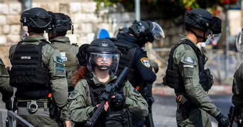 El Ejército De Israel Abate A Un Ciudadano Palestino Durante Un