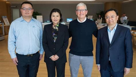 Byd Chairman Wang Chuanfu Met With Apples Ceo Tim Cook In Shanghai