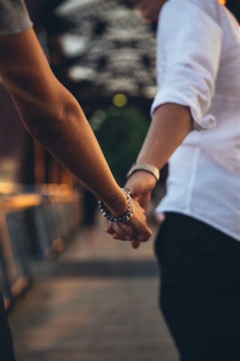 Wallpapers Of Lovers Holding Hands Couple Silhouette Holding Hands