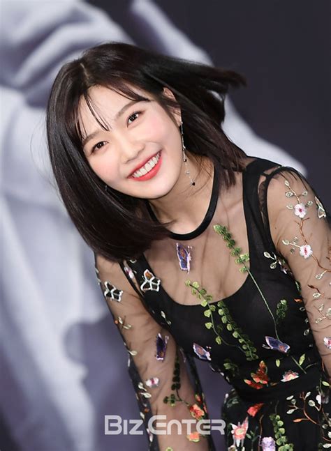 Bz포토 레드벨벳 조이 사랑스러운 눈인사 비즈엔터