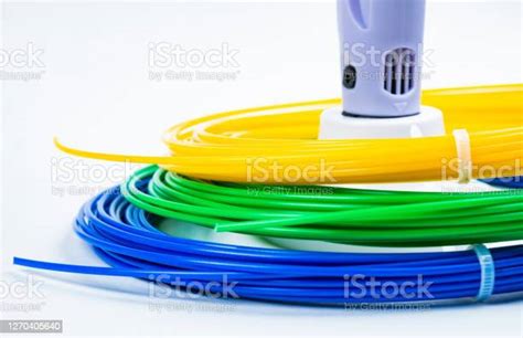 3d 프린팅 펜 주위에 3개의 다채로운 압연 와이어 3차원 인쇄에 대한 스톡 사진 및 기타 이미지 3차원 인쇄 3차원 형태 Diy Istock