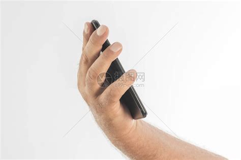 男子手拿着黑色手机的白色背景照片细节近距离高清图片下载 正版图片503742499 摄图网