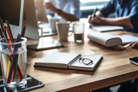书桌上的笔记本高清图片下载 正版图片600426014 摄图网