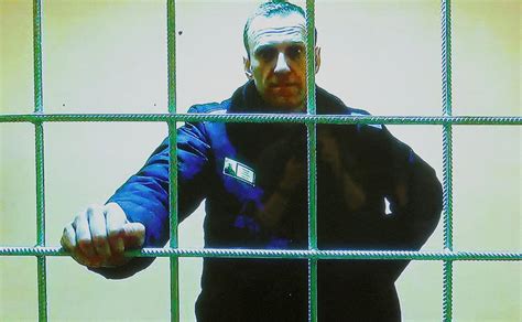 Навальный рассказал об этапе в колонию «Полярный волк — РБК