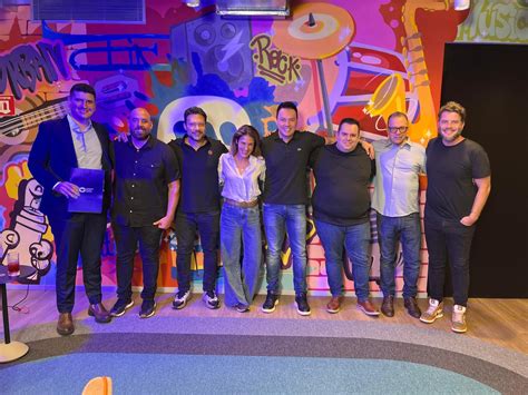 João Bosco E Vinícius Assinam Com A Warner Music Portal Leo Dias