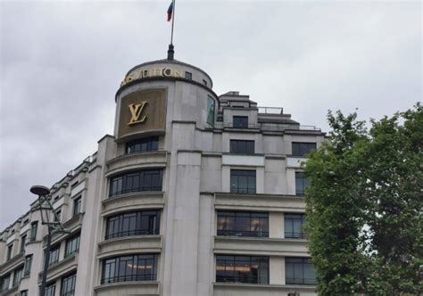Louis Vuitton Accused Of Copying A Romanian Traditional Blouse Spotmedia Ro