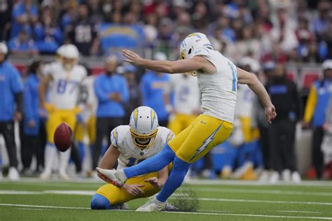 Chargers Kicker Cameron Dickers Enormous Gaffe Allows Texans To Return