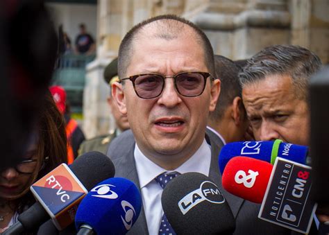 Fiscalía Pagó 180 Millones Para Imprimir Libros Sobre Barbosa El