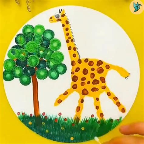 Рисунок Жирафик с помощью ладошки Рисунки малышей Дошкольные художественные проекты