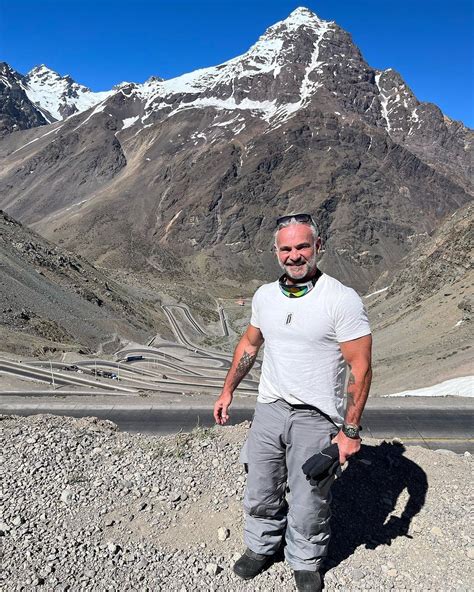 Primeiro Famoso A Posar Nu Na G Mateus Carrieri é Ator E Também