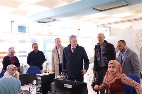 بحث التعاون بين جامعة العلوم والتكنولوجيا الأردنية والسفارة الهولندية