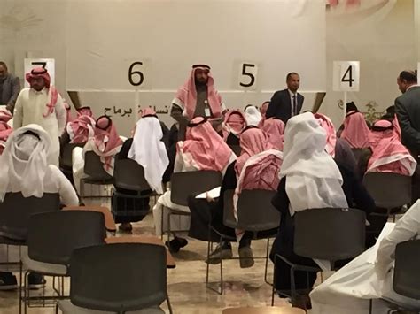 عميد كلية العلوم والدراسات الإنسانية يتفقد سير الاختبارات النهائية