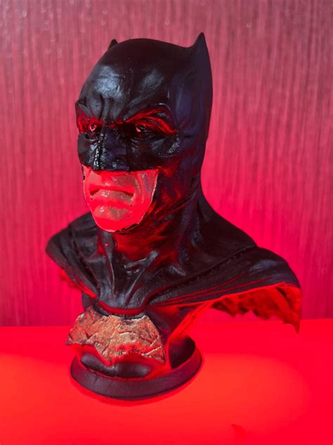 Estátua Busto Batman O Cavaleiro das Trevas The Dark Knight 12 cm