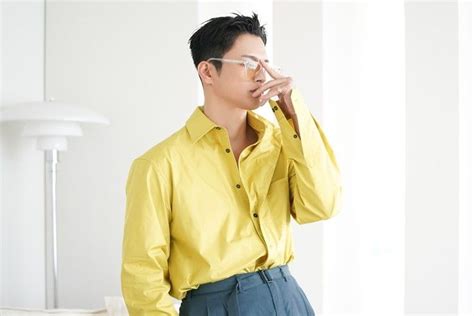 희극과 비극이 공존하는 복잡 미묘한 사랑의 느낌 서인국 Loveandlove 자켓