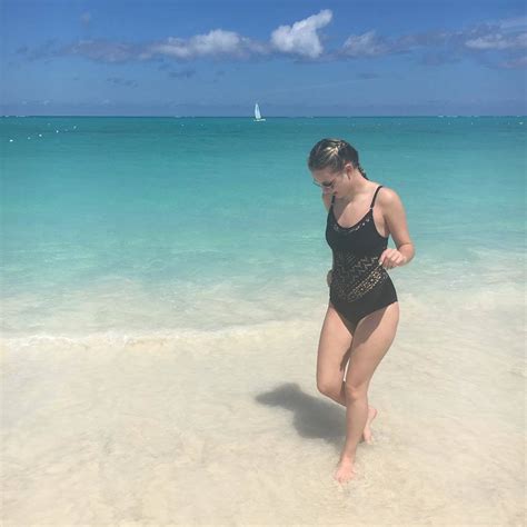 Aviva Mongillos Feet