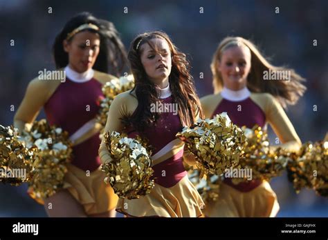 Huddersfield Giants Cheerleaders During The Game Against Leeds Rhinos