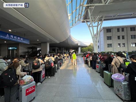 全国多地医疗队陆续抵达上海 投入抗疫一线虹桥援沪物资