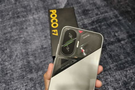 Harga Dan Spesifikasi Hp Poco F Di Indonesia