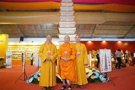 Vesak 2025 Chủ Tịch Icdv Tham Quan Triển Lãm Văn Hóa Phật Giáo Tạp