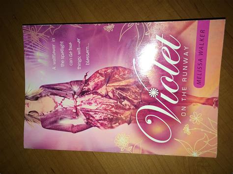 Violet On The Runway Violet Book 1 Melissa Walker 9780425223147