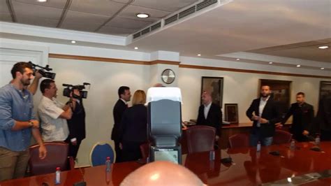 Премиерот Зоран Заев ги прими ракометните европски шампиони од РК Вардар Youtube