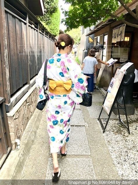 川越散策する浴衣姿の女性の後ろ姿の写真・画像素材[6081048] Snapmart（スナップマート）