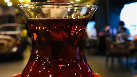 Rizeliler çay içmenin kriterlerini açıkladı Şekersiz ve ince belli