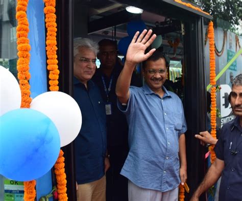 Dtc Bus सीएम अरविंद केजरीवाल ने 97 इलेक्ट्रिक बसों को दिखाई हरी झंडी