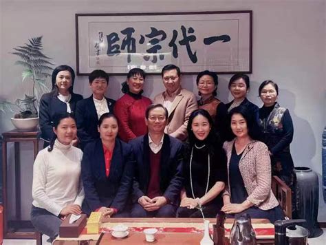 礼仪学家李荣建再收贤徒 极目新闻