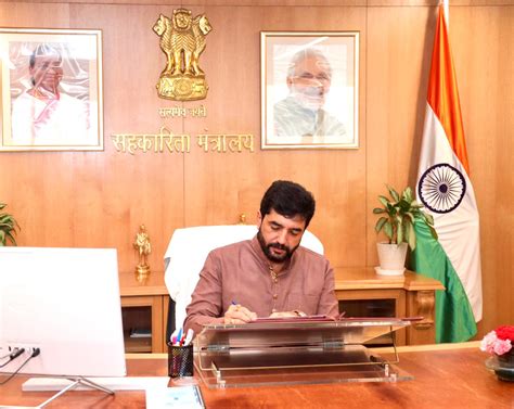 मुरलीधर मोहोळ यांनी स्विकारला केंद्रीय राज्यमंत्रीपदाचा कार्यभार