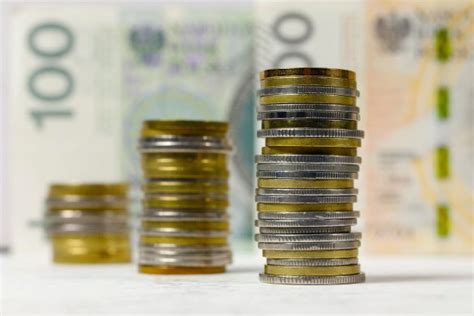 PKB w Polsce na przestrzeni lat Ile wynosił wzrost gospodarczy i jak się go mierzy WYKRESY
