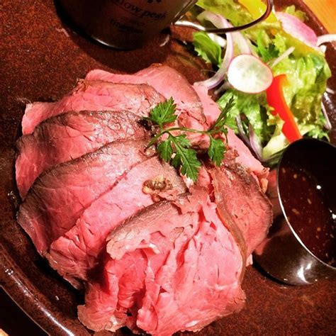 こんな肉肉しい、ローストビーフプレートはお家じゃ食べられない！僕の妻は、ベジタリアンなので憎々しいです。by武藤bivouac おふろ