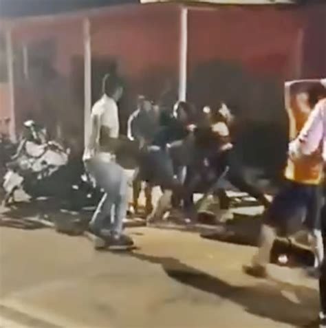 Vídeo Mostra Briga Generalizada Em Frente De Bar Em Brasiléia Folha