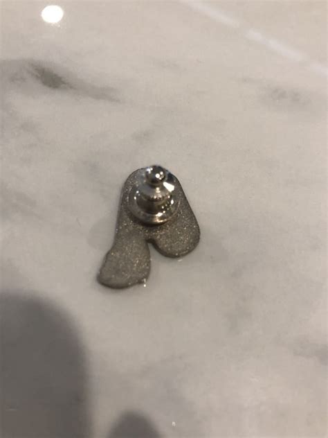 Yahooオークション 【supreme】legs Pin ピンズ 激レア 初期 レッ
