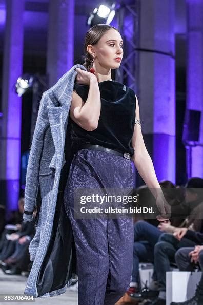 Model Läuft Für Asli Kurtoglu Kollektion Dünyas News Photo Getty Images