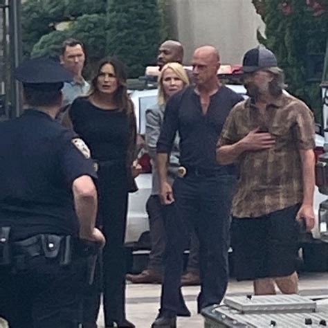 Mariska Hargitay Law And Order The Unit Couple Photos Couples Special Scenes Couple Shots