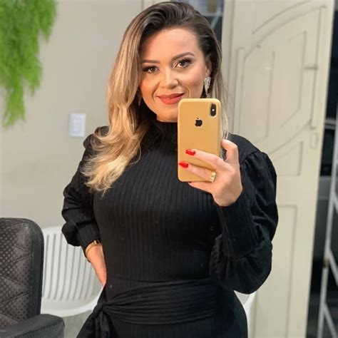 Rosy Kelly Rosykelly Threads Say More