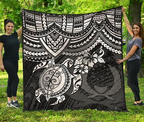 Pohnpei Polynesian Premium Quilt Polynesian White Turtle